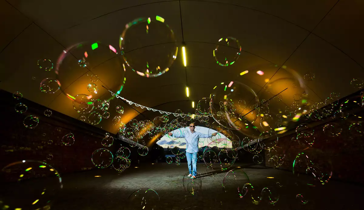The Giant Bubble Show | Festival Square | MIF25 – Factory International